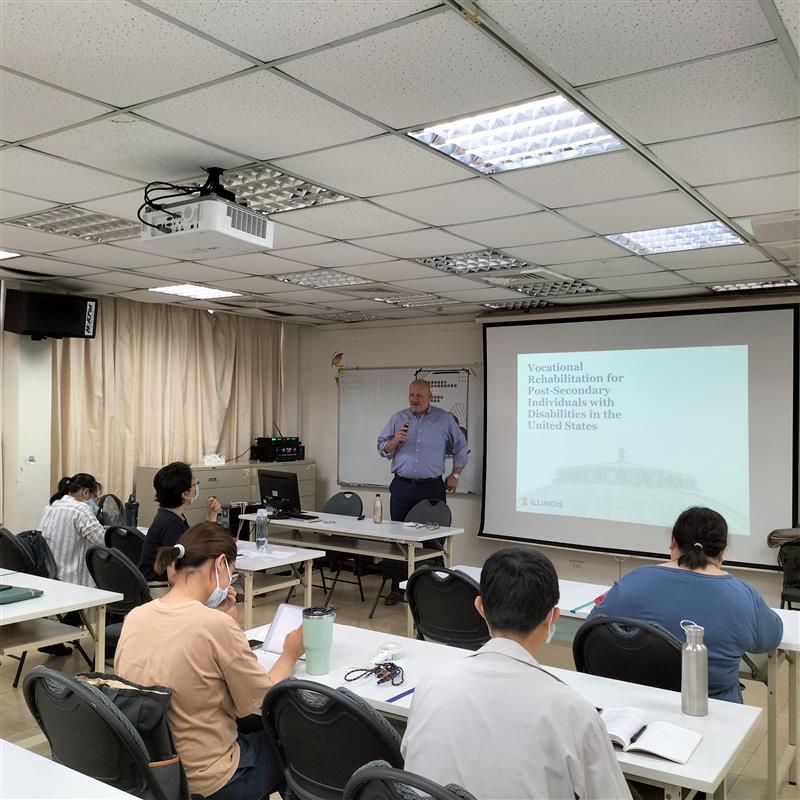 國立高雄師範大學 諮商心理與復健諮商研究所